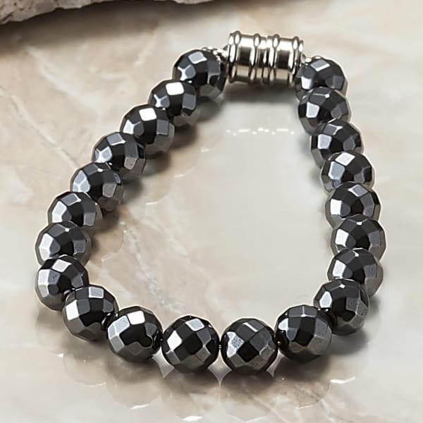 【オール磁気カット玉 ブレスレット】艶めくブラックが魅力、大人のオール磁気カット玉アクセサリー！色気を醸し出すオールブラックのアクセサリー。余分な装飾物をすべて除去し、オニキスや黒真珠を彷彿とさせる深い艶と重厚感が、あなたの手元を洗練された...