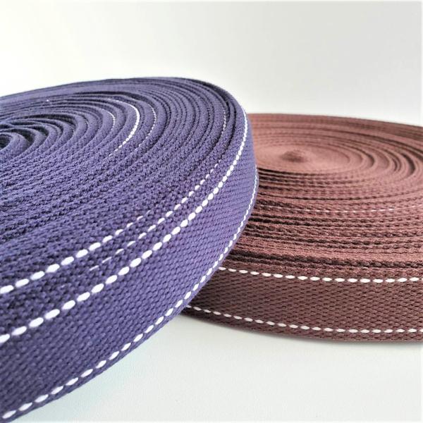 【商品情報】アクリルテープ白ステッチ入り色：全2色濃紺(ネイビー)、ブラウン【サイズ】幅：30mm厚：1.5mm【注文方法】こちらの商品は、10m単位での販売となります。個数1=10m個数2=20m◎1巻50ｍでの製造の為　50ｍまでは継ぎ...