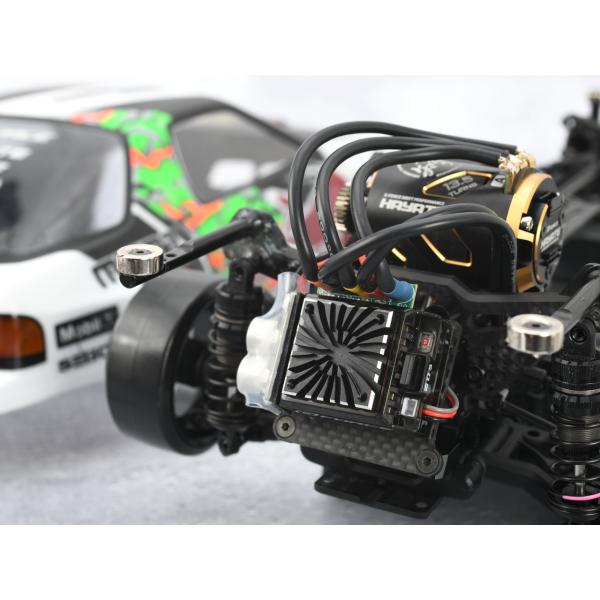 ★12.3mm専用シンタードローターが抜群の転がりとドライバビリティを両立・トルネードデザインヒートシンクで抜群の冷却性を誇るBLC90ESC・大胆な肉抜きとダブルアルマイトが車載時のルックスをグッと引き締めます・スキル、路面状況に合わせて...