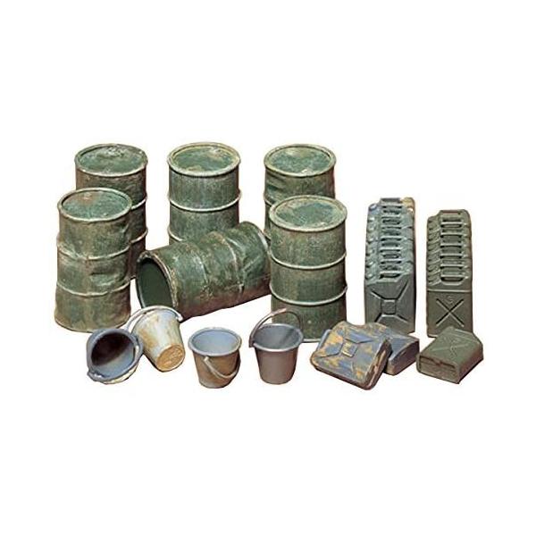 タミヤ 1/35 ミリタリーミニチュアシリーズ No.26 1/35 ジェリカンセット プラモデル 35026ミリタリーモデルの楽しみ方の一つが情景製作。戦闘シーンだけでなく燃料補給中のシーンなども楽しいものです。そんな情景製作に便利なアク...