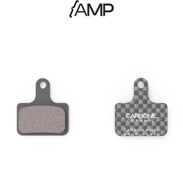 True braking power.AMP Carboneパッドは、カーボンファイバー バックプレートを備え、パフォーマンスの意味を再定義します。熱の流れを良くし、熱を逃がさずに速く走れる振動特性を向上。静粛なライディングを実現。セラミッ...