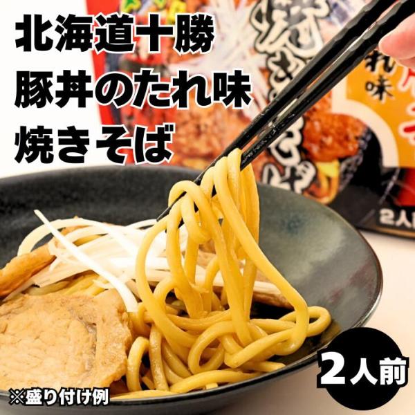 醤油と砂糖がベースの絶妙な甘さのタレに、もっちり太麺との相性が抜群です！