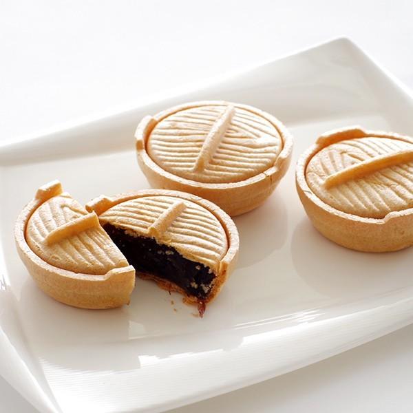 十勝産の三種類の餡が楽しめる、鍋のかたちを象ったもなかです。中には小さなお餅が2玉。和菓子好きの方には大満足のボリュームも魅力です。菓名の由来は、十勝地方開拓の祖である依田勉三が詠んだ、「開墾のはじめは豚とひとつ鍋」という一句に由来していま...