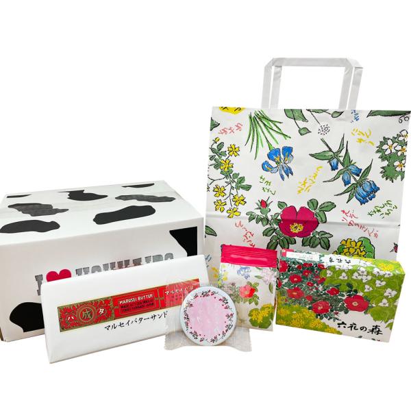 レーズンバターサンドをはじめとした六花亭のいいとこどりセット、プレゼントやお礼・お返しにぜひご利用ください。各1箱ずつ4点をセットにしてお送りします。内容量マルセイバターサンド5個入×1箱ストロベリーチョコホワイト60g×1袋六花の森12個...
