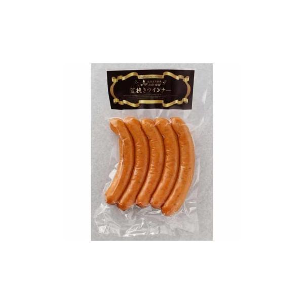 トワ・ヴェールのソーセージは、北海道産の良質な豚肉を挽き肉にしてから、３日から５日間塩漬し肉本来の旨みを引き出すために余計な甘みを加えずに作っています。デリケートな天然羊腸に詰めて、桜のチップでスモークした荒挽き仕込みのウインナーです。