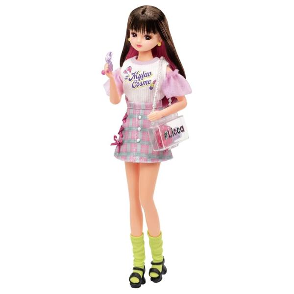 「商品情報」商品紹介17歳になったリカちゃん＃Licca(ハッシュタグリカ)のシンボリックなスタイルのドールセット!＃マイファブ(お気に入り)のコスメを持って街へ出かけよう!ヘアカラーはダークブラウンに映えるピンクのインナーカラーがポイント...