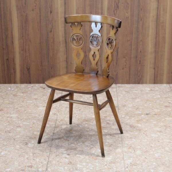 イギリスの老舗家具ブランド Ercol（アーコール） による、通称“シスルバックチェア”。日本では背もたれの装飾がスコットランドの国花“アザミ（Thistle）”を彫り込んだデザインとして知られていますが、実際にはイギリス王子に与えられる称...