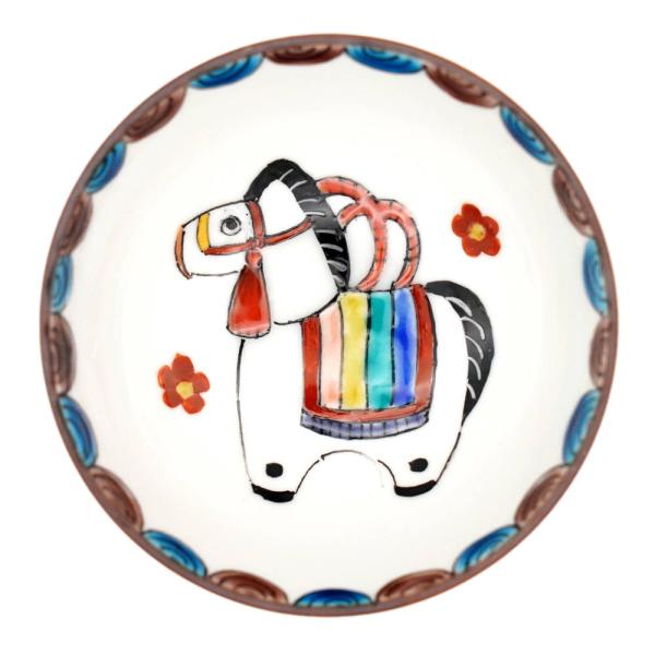 西田裕子 九谷焼干支盃 午素材：磁器サイズ：径7.5cm×高さ3cm箱：化粧箱作：西田裕子【2026年 丙午（ひのえうま）】「丙」は万物を明るく照らす太陽を表し、「午」は華やかで力強く活発なさまを表しています。「丙午」は、輝く太陽のように華...
