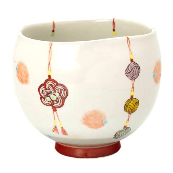 九谷焼 虚空蔵窯いっぷく碗（湯呑み）水引 結 赤（大）10012935素材：陶器サイズ：径11cm×高さ9cm箱：紙箱作：虚空蔵窯〜結ばれる心、慶びの時を彩る〜日本の伝統的な美徳である「結び」を現代的なアートへと昇華させた逸品。色とりどりの...
