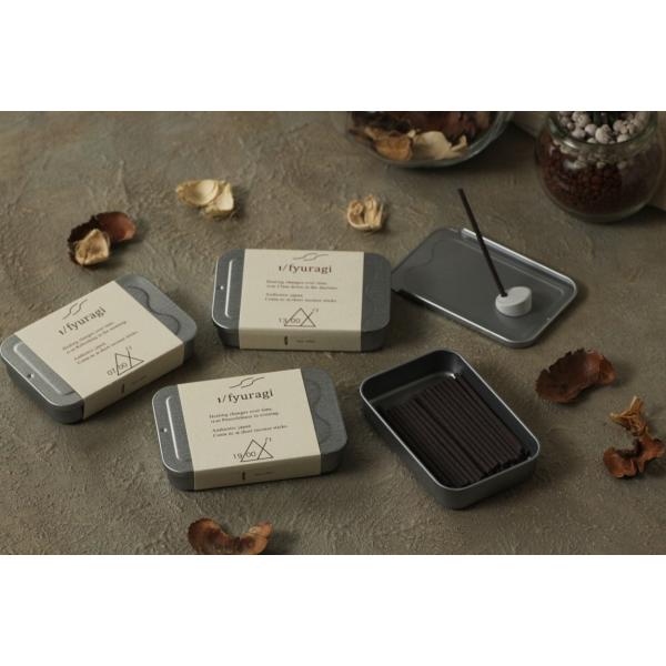 時間をテーマにした、お香です。香りと揺らぐ優雅な煙が、生活に潤いを与えてくれます。お好きな時間や、香りでお選びください。■香り・7:00　目覚めに爽やかな、スッキリとした香り。・13:00　甘さの中に深みのある、集中力を高める香り。・19:...