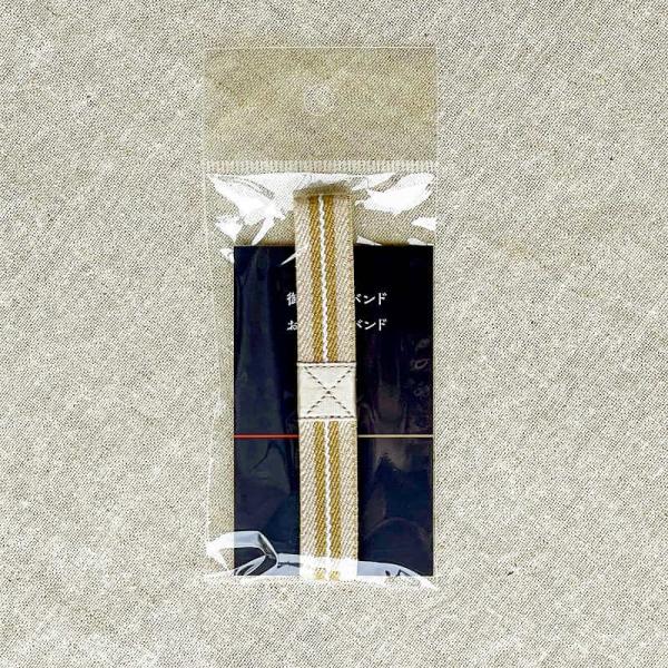 ジャバラ型の御朱印帳が開いてしまわないよう、とめておくバンドです。伸縮性のあるゴムバンドですので当店で取り扱っております御朱印帳(横11cm×縦16cm)のサイズはこちろん、一回り大きいサイズの御朱印帳(横12.5cm×縦18.5cm)の御...