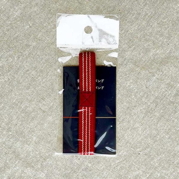 ジャバラ型の御朱印帳が開いてしまわないよう、とめておくバンドです。伸縮性のあるゴムバンドですので当店で取り扱っております御朱印帳(横11cm×縦16cm)のサイズはこちろん、一回り大きいサイズの御朱印帳(横12.5cm×縦18.5cm)の御...