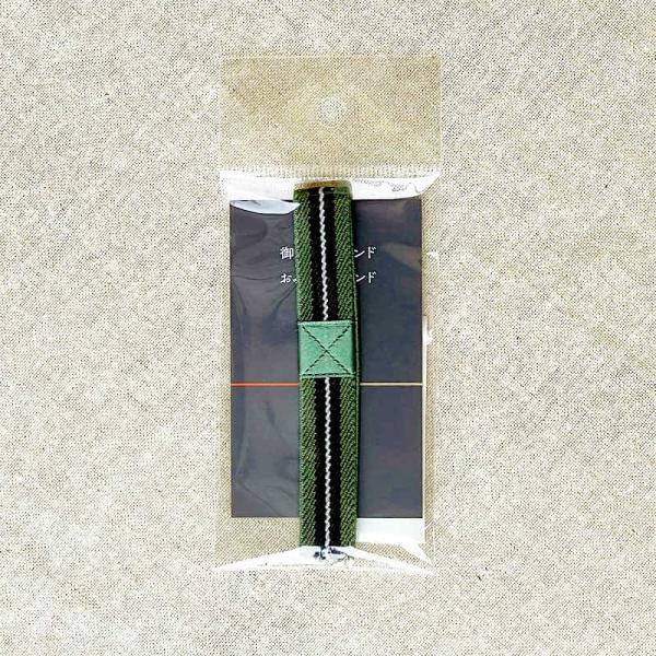 ジャバラ型の御朱印帳が開いてしまわないよう、とめておくバンドです。伸縮性のあるゴムバンドですので当店で取り扱っております御朱印帳(横11cm×縦16cm)のサイズはこちろん、一回り大きいサイズの御朱印帳(横12.5cm×縦18.5cm)の御...