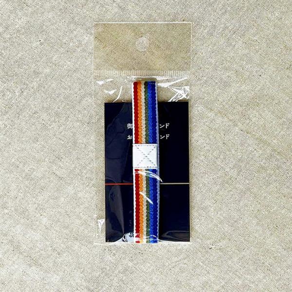 ジャバラ型の御朱印帳が開いてしまわないよう、とめておくバンドです。伸縮性のあるゴムバンドですので当店で取り扱っております御朱印帳(横11cm×縦16cm)のサイズはこちろん、一回り大きいサイズの御朱印帳(横12.5cm×縦18.5cm)の御...