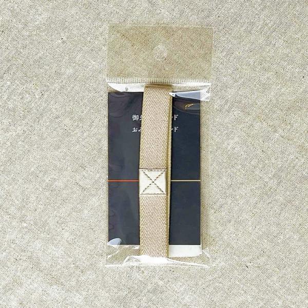 ジャバラ型の御朱印帳が開いてしまわないよう、とめておくバンドです。伸縮性のあるゴムバンドですので当店で取り扱っております御朱印帳(横11cm×縦16cm)のサイズはこちろん、一回り大きいサイズの御朱印帳(横12.5cm×縦18.5cm)の御...