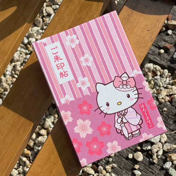 御朱印帳とは、神社や寺院でご朱印を頂く帳面です。ホリーホックのキャラクターシリーズ御朱印帳。御朱印帳の紙は日本の多くの神社仏閣の御朱印帳で使用されております白色の和紙です。伝統技術を持つ職人が1冊1冊、手作りで蛇腹の御朱印帳を製本しておりま...