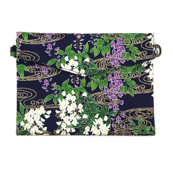 大切な御朱印帳を入れておく御朱印帳袋です。当店の大判朱印帳(縦18cm×横12cm×厚み1.5cm)を2冊、または200頁朱印帳（縦18cm×横12cm×厚み4cm）を1冊、収納することが可能です。総柄の生地をカットして製作しておりますので...