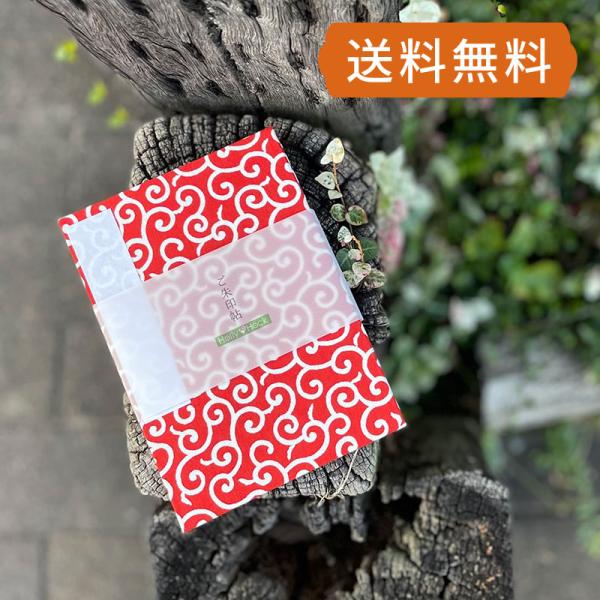 御朱印帳とは、神社や寺院でご朱印を頂く帳面です。総柄の生地をカットして表紙を製作しておりますので製品によって柄の出方が違います。画像や説明文に掲載されております絵柄が含まれていない場合もございますので予めご了承ください。表紙は日本の伝統文様...