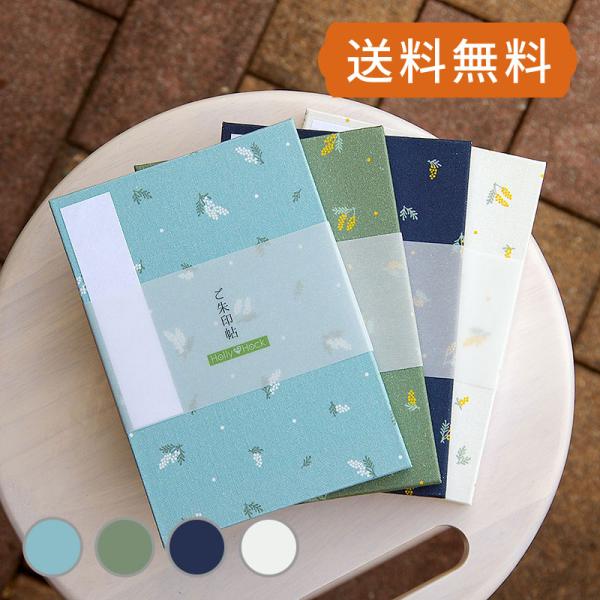 横11cm×縦16cmの一般的なサイズの御朱印帳です。ちいさな可愛らしいミモザが描かれた落ち着いた雰囲気の御朱印帳です。当店の御朱印帳は、全て国内で熟練の職人さんによって1冊ずつ丹精込めて手作りされています。この徹底した手作り工程により、品...