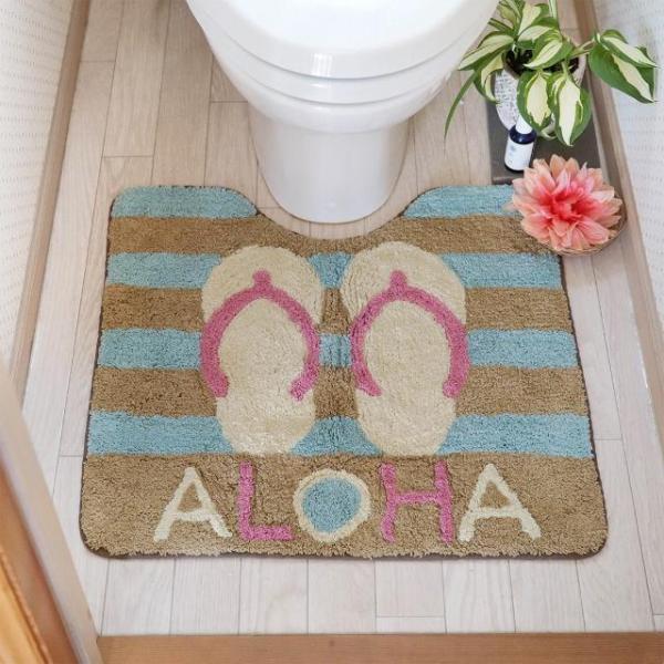 トロピカルデザインの華やかなトイレマットです♪ふかふかな触り心地で、トイレがリラックス空間に！※洗濯機のご使用の場合は手洗いモードでお願いします。※こちらの商品にはトイレのフタカバーは付いておりません。サイズ：約W60×H55cm素 材：綿...