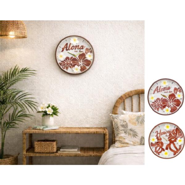 ウッド調の文字盤にプルメリアの造花をあしらった時計です♪リビングや寝室を心地よい空間に彩ります。新築祝い・ご結婚祝い・開店祝いなど、ギフトに喜ばれますね♪ラッピング・熨斗は無料です。サイズ:縦 30cm 横 30cm 材　質:MDF ガラス...