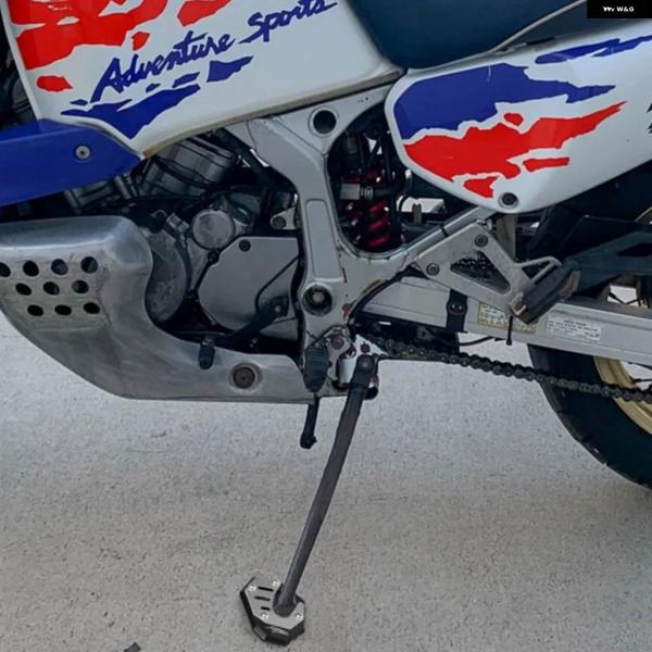 オートバイ アクセサリー XRV750 サイド スタンド プレート ホンダ アフリカツイン XRV750 XRV750 AFRICATWIN 拡大 延長 サポート シェル カスタム パーツ アクセサリーProtective parts:Ot...