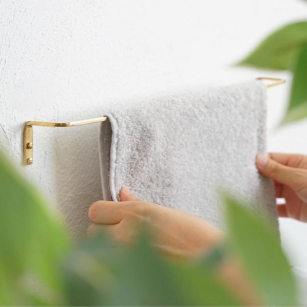 [商品名]ブラスタオルレール[サイズ]約W260×D40×H35mm[材質]真鍮[重量]80g[耐荷重]約1.0kg[付属品]真鍮メッキネジ付き[取付時の注意事項]付属のビスは意匠に趣をおいたビスです。その為、取り付ける場所の素材に合ったビ...