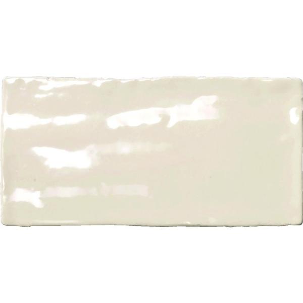 MASIA マシアハンドメイドの味わいがある古典的な壁タイル。わずかな凹凸と釉薬が、色に深みを添えています。【商品についてのご注意】●メンテナンスには、酸性やアルカリ性の洗剤・クレンザーは使用しないでください。●水掛かりの多い箇所へは使用し...