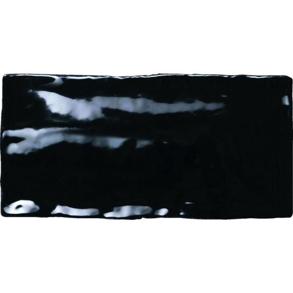 MASIA マシアハンドメイドの味わいがある古典的な壁タイル。わずかな凹凸と釉薬が、色に深みを添えています。【商品についてのご注意】●メンテナンスには、酸性やアルカリ性の洗剤・クレンザーは使用しないでください。●水掛かりの多い箇所へは使用し...