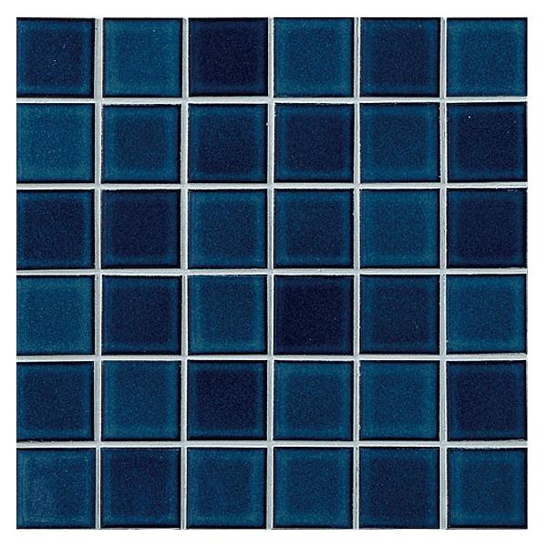 和の焼きものらしい表情と多様な形状が魅力のシリーズです★出荷単位：シート　■スペック■使用箇所：屋内壁、浴室壁B1［磁器質］｜施釉・鋳込み成型1［磁器質］｜耐凍害商品名：インテリアモザイク　美釉彩（びゆうさい）形状名：50mm角ネット張り目...