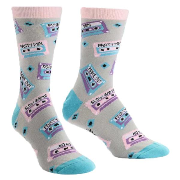 商品コメントファンでファンキーなソックスブランド「Sock It To Me」。大胆でパンチの効いたセンスが特徴で、NYやLAセレブからも愛されています。コーデの主役にも、チラ見せしてポイント使いにもおススメです。 #sockittomeサ...