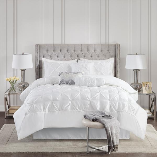 Madison Park(マディソンパーク)の7ピース掛け布団(Comforter Set)セットです。 クラシカルなデザインをモダンにアレンジした、スタンダードな無地のデザインが大変人気のブランドです。◆納期について◆　こちらの商品は即納...