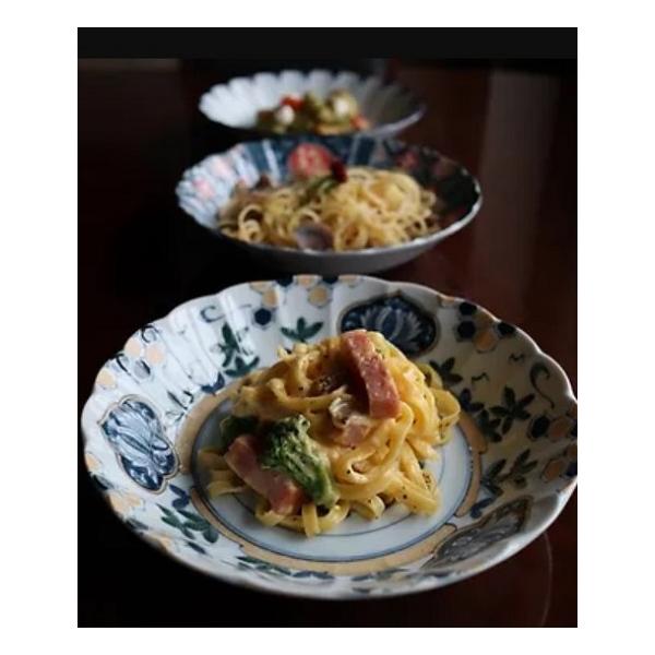 家族でシェアする盛皿として、またパスタやカレー皿として使いやすいサイズ。洋食器とは違った魅力があり、パスタやマリネなどを盛りつけてもサマになるスタイリッシュな和の器です。「言祝ぎ」幸福を招く言霊-福がくる縁起の良い器です。【器の特徴】色ムラ...