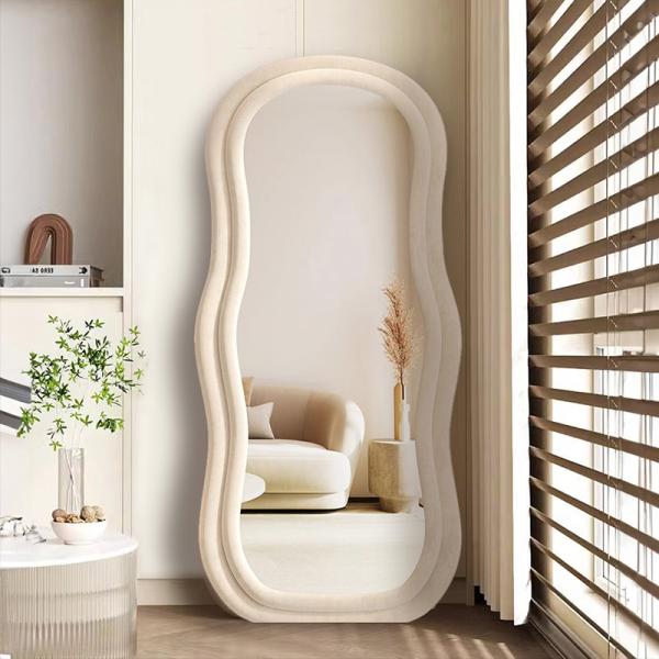 ◆商品説明全身が映る使いやすいサイズなのでお部屋や玄関に置いて毎日の身だしなみチェックに最適！シンプルで飽きのこないデザインです。◆サイズ（約）・幅60ｘ奥行5ｘ高さ160cm◆素材フレーム：アルミ合金、ファブリックスタンド：アルミ合金ミラ...