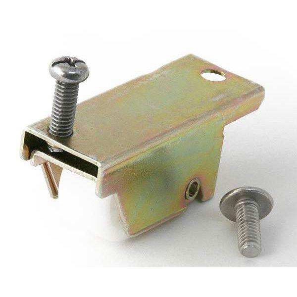 部品名 : 雨戸戸車 品種 : 雨戸厚さ2０ミリ用 商品コード : FNMS018 色 : めっき仕上げ 内容物 : 本体×1、取付ネジ×1  商品名 発売時期：D型ルーバーI、II型80.12〜91.9 ルーバー雨戸80.3〜95.9 D...