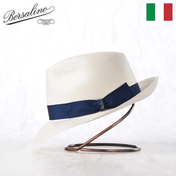 カラー：ホワイト（ブリーチ）リボンの色：ブルーブランド：Borsalino（ボルサリーノ）／イタリア素材：天然トキヤ草100％編み方：Llano（網代編み）編み目細かさ（グレード）：プレミアムつばの広さ：約5.5〜6.5cm重さ：約50gイ...
