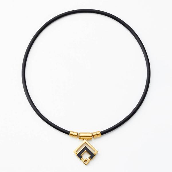 コラントッテ TAO ネックレスα ARAN首・肩の血行改善、首のコリ・肩コリに効く「α ARAN」は磁束密度が65ミリテスラとTAOシリーズの中で磁力が最も強く、より高い効果が期待できます。 また菱形のアラン模様をモチーフに設計されたトッ...