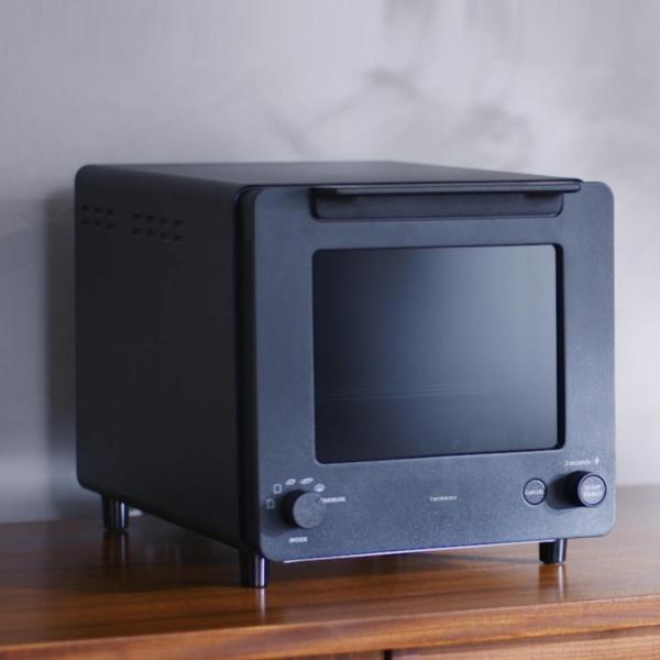 パン職人の世界一に輝いた浅井一浩シェフとの共同開発！秒単位の温度センサーと遠近2種類のヒーターが、自動で"焼きたて"のおいしさを叶える。匠が見守るトースターです。【スタッフのひとりごと】パン屋さんで買ったおいしいパン。あとで食べようと思って...