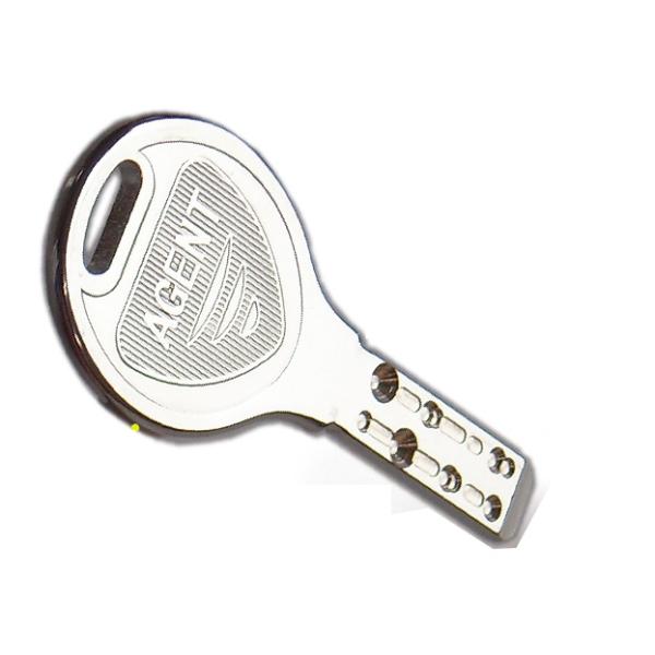 合鍵ですので　防犯性を重視し　宅急便のみとさせていただきます