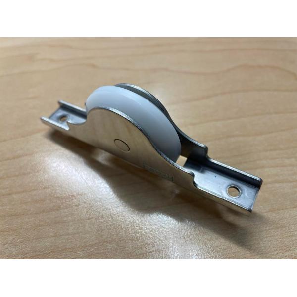 こちらの商品は、MK　P-650　B型戸車の　同等品です■材質　枠：ステンレス（SUS304）　　　　車：ジュラコン(R)、ベアリング入り■車形状　　４２φ　テーパー型（Ｖ型）■耐荷重　　２個使用　50KG少量の場合はメール便で配送します（...