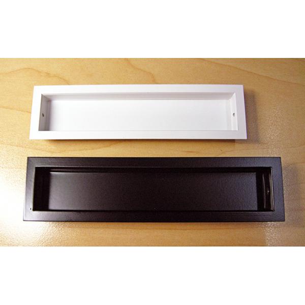 ベストセラーの平面長角引手の白と黒の塗装仕上げです。90mm,105mmと120mmの2種類がございます。[材質]真鍮　[添付品]丸頭くぎ1.2×16　2本※10個程度でしたら　メール便で送ります