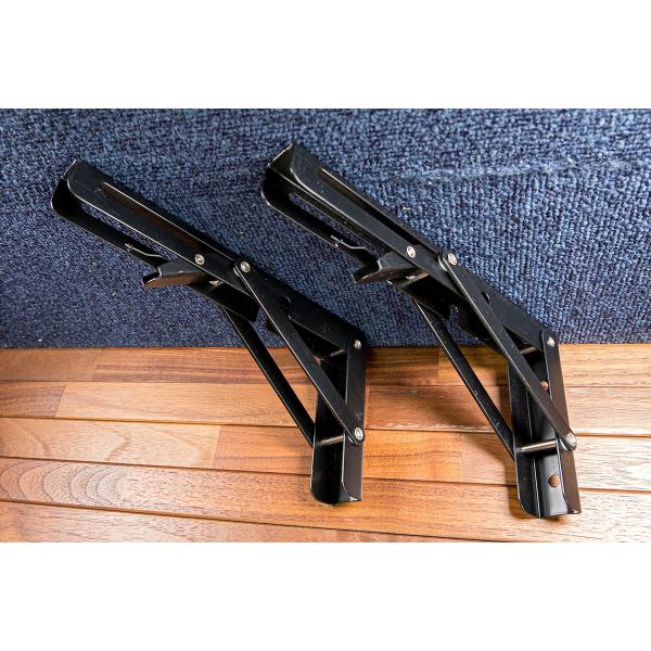 ・好みの天板で折りたたみ式の棚や作業台がつくれます。使用しない時は折りたたんで設置スペースを有効に活用できます。　　　　　　　　　　　　　　　　　　　　　　　　　　　・《たたむ時》 レバーを押してロックを解除。※木材、棚板はお客様でご用意く...