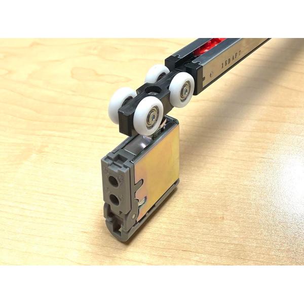 NEWタイプ　FD50からFD50SPへ　サイズは同じでワンタッチ着脱に変わりました扉を戸先と戸尻の双方向にゆっくりと静かに2段階で開閉させる引戸用デュアルソフトクローザー。開口部の壁面に取り付けるため、後付けが可能。可倒式レバーにより、扉...