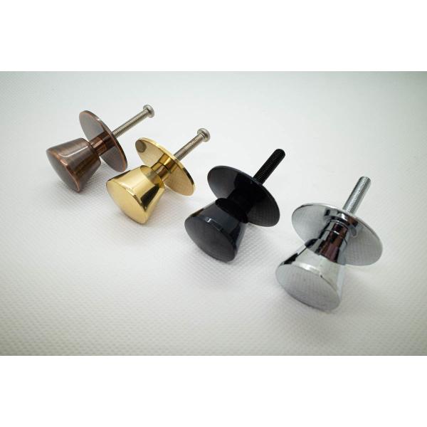 現在は東洋シャッター　オーシマ事業部がメーカーとなり弊社は　この代理店として長い　歴史がございます。廃盤品など倉庫にあるものだけを　このショップで販売いたします6052　キャビネットノブ材質：真鍮