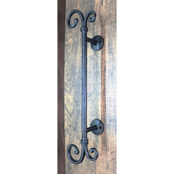 当店人気のPull SHD-097アイアン製のドア用取っ手の魅力は、そのシンプルでありながらもユニークなデザインにあります。滑らかな曲線とモダンなフォルムが、お部屋に上品なアクセントを与え、ユーザーに高級感をもたらします。アイアン製ならでは...