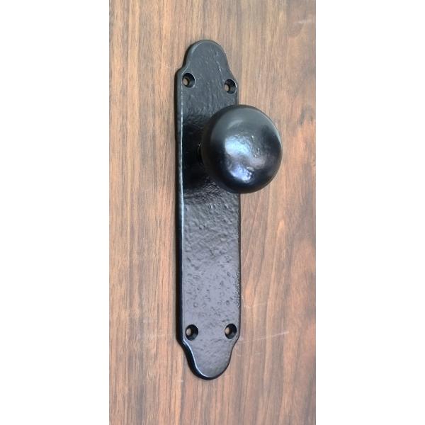 当店のPull SHD-172アイアン製のドア用取っ手は、エレガントでスタイリッシュなデザインが特長です。上質なアイアン製で作られたこの取っ手は、その美しい曲線やしっかりとした作りで、お部屋の雰囲気を一層引き立ててくれることでしょう。鉄鋳物...