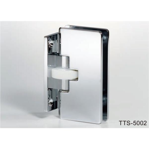 2個１セットの商品です。３枚吊りのセットの場合はお問合せください。この商品は、片開き仕様90°-(外開き)　のタイプになります【用途】真鍮製クロームメッキのガラスドア用丁番です。（壁付け用）【特長】●強化ガラス用です。●シャワーブース・屋内...