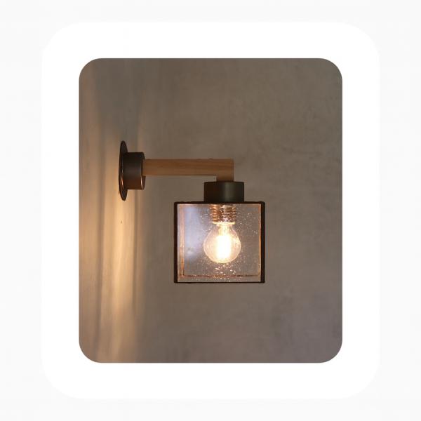 商品名：piccolaクリア　ブラケットサイズ：新型　横幅10cm x 奥行18.5cm x 高さ17.5cm電球：LED60Ｗ型ホワイト電球　E17 電球色 消費電力7,7w 760lm付属電圧：１００ｖ〜１１０ｖ素材：新型　フレームはス...