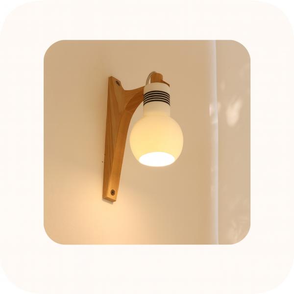 商品名：picle-bra寸法：Ｗ8.5ｃｍｘＤ14,5cmｘＨ23ｃｍシェードカラー：磁器無地　　磁器ボーダー　　ガラス製　フレームカラー：ダークアッシュ・ナチュラル付属電球：ガラス製　Ｅ１７　400lm 消費電力4ｗ　電球色　ＬＥＤ４０...