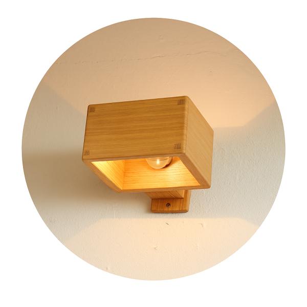 商品名：mujibra寸法：Ｗ16ｃｍｘＤ22ｃｍｘＨ１4ｃｍカラー：ブラウン・ナチュラル付属電球：LED60Ｗ型ホワイト電球　E17 電球色 消費電力7,7w 760lm素材：アルダー（チェリー系無垢材）木の質感をそのまま生かしたデザイン...